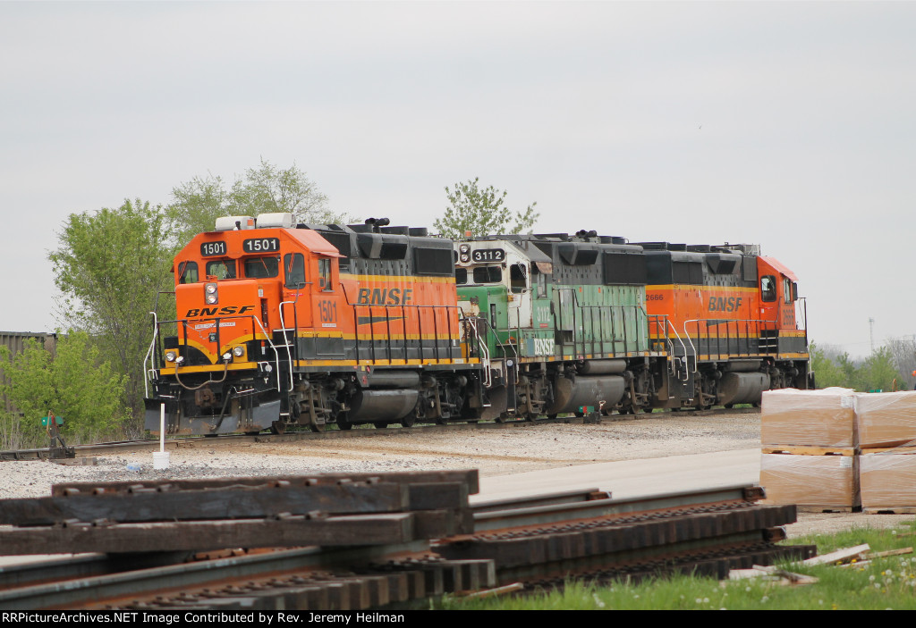 BNSF 1501 & others (7)